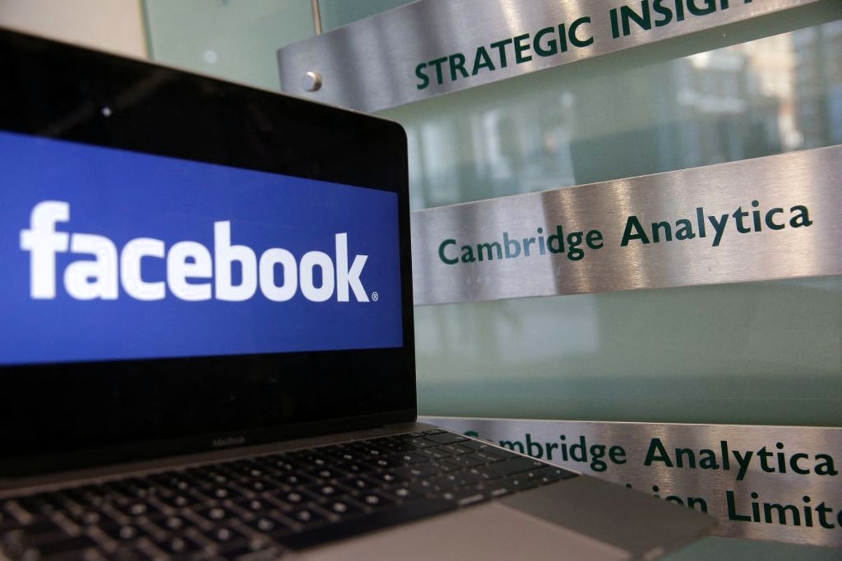 Facebook down? Thousands of users experience outages | The Independent