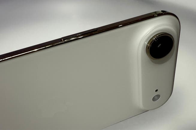 iPhone Air, reviewed by a tech critic: ‘The most beautiful phone yet ...