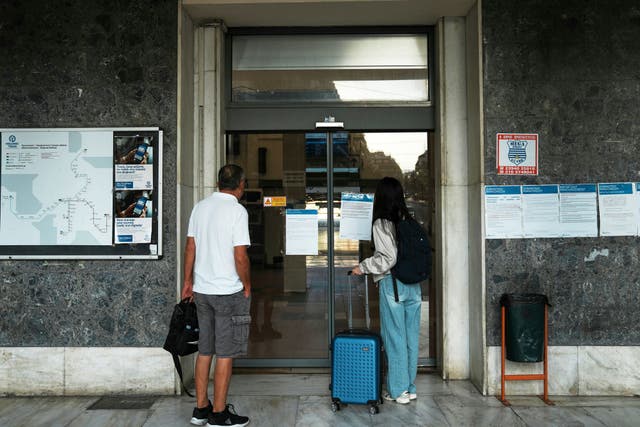 Greece: Travel warning as strike halts transport in holiday hotspot ...