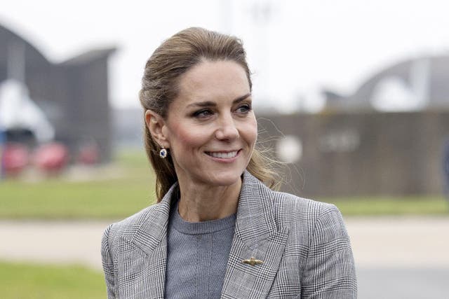 Kate Middleton ‘does loop-the-loop’ over countryside during visit to ...