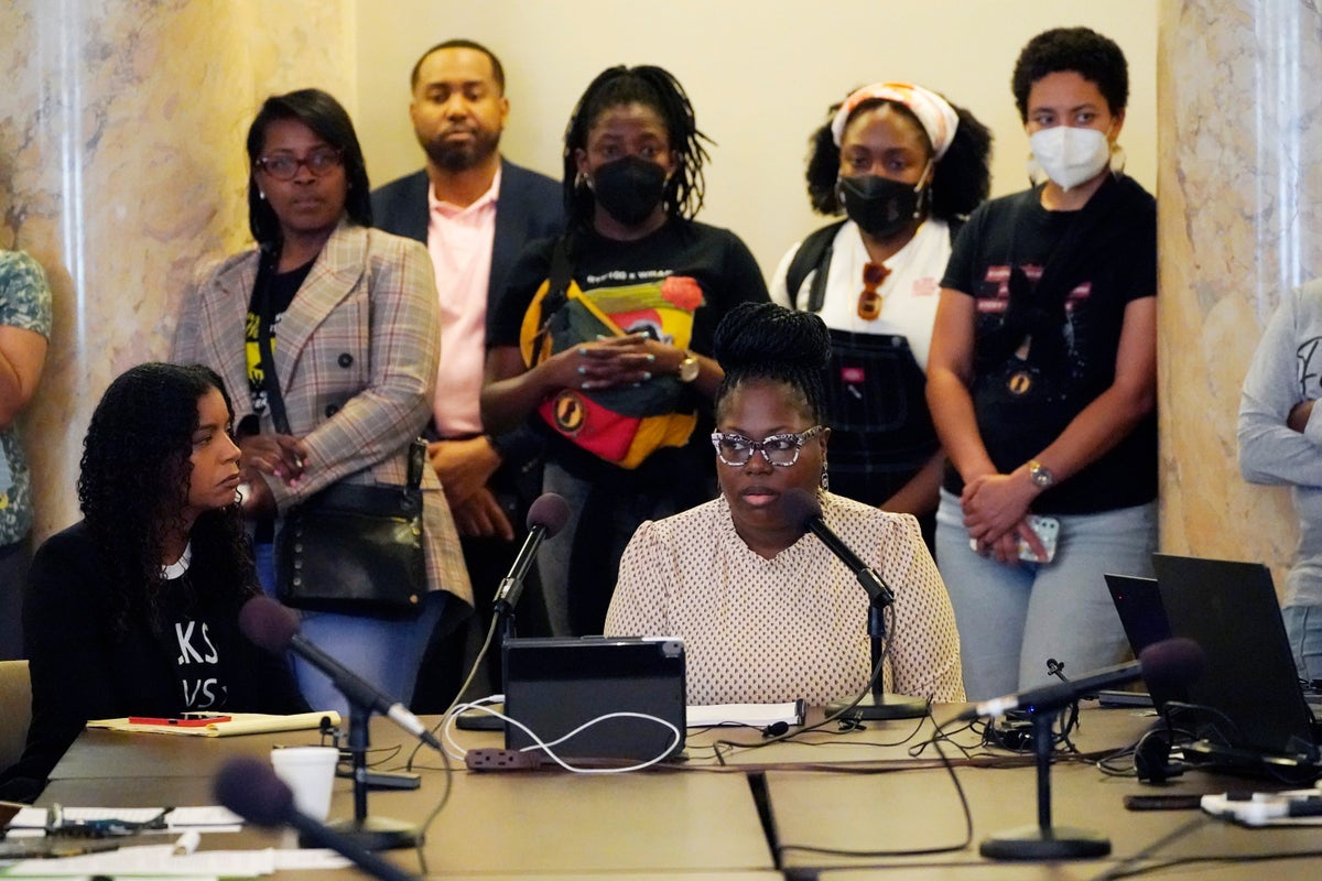 Woman sues Mississippi police over son's killing | The Independent