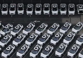 Waymo is paying DoorDash drivers to close doors left open by customers ...