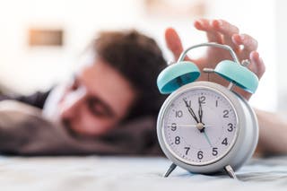 When do the clocks fall back tonight? Here’s a simple way to reset your ...