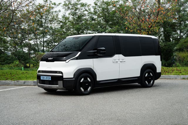 New Kia electric van sets world record with 430-mile single-charge run ...