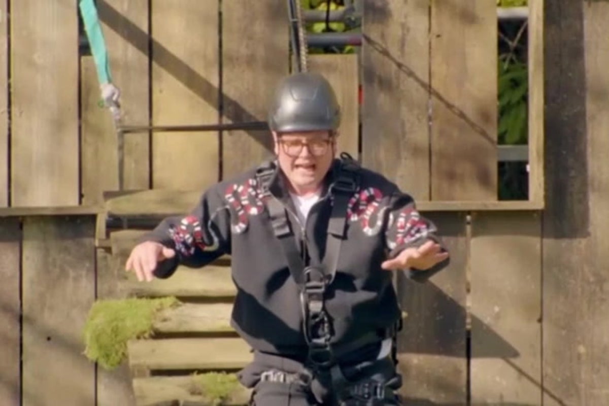 Celebrity Traitors’ Alan Carr screams while crossing bridge in ...