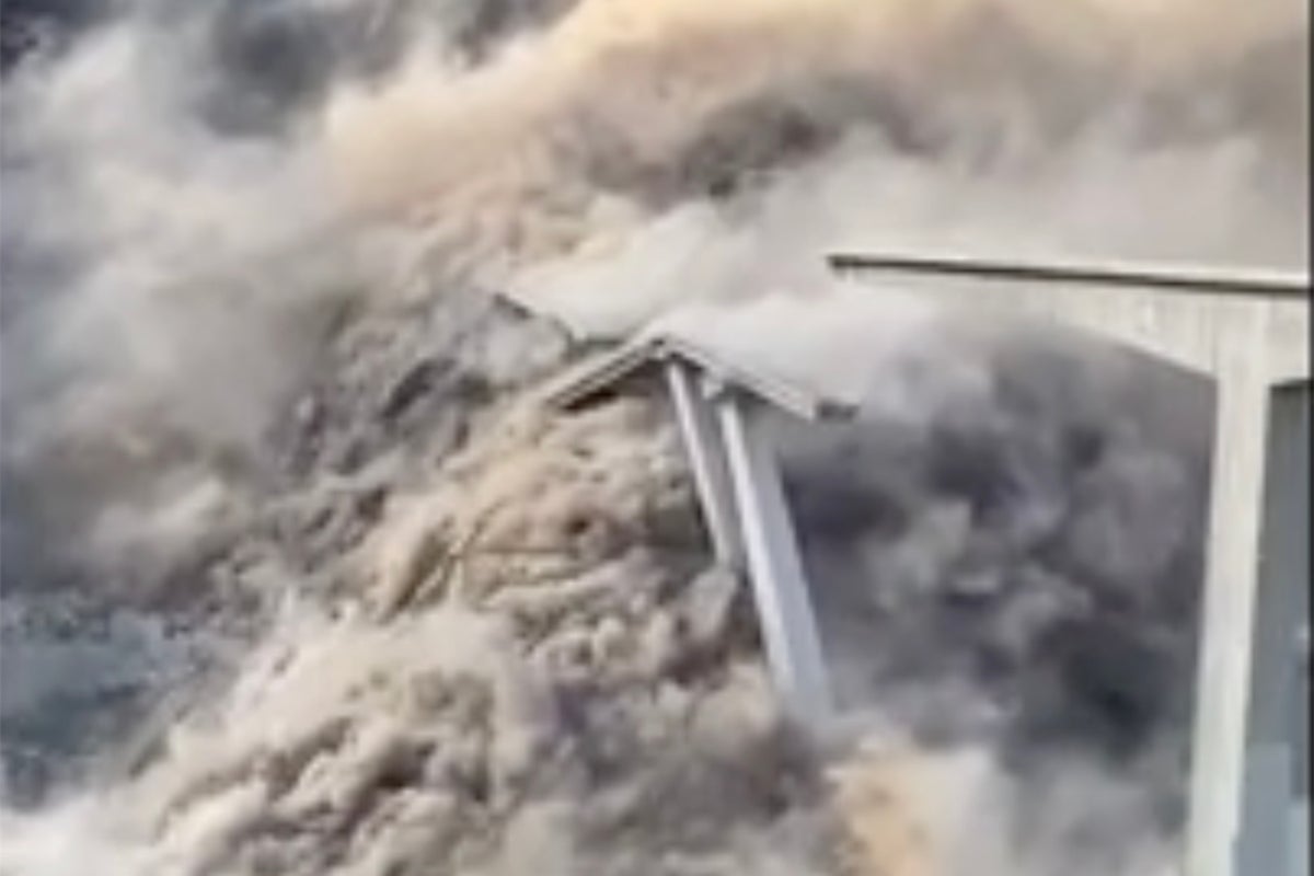 Hongqi bridge: Shocking moment 758-metre bridge collapses in China just ...