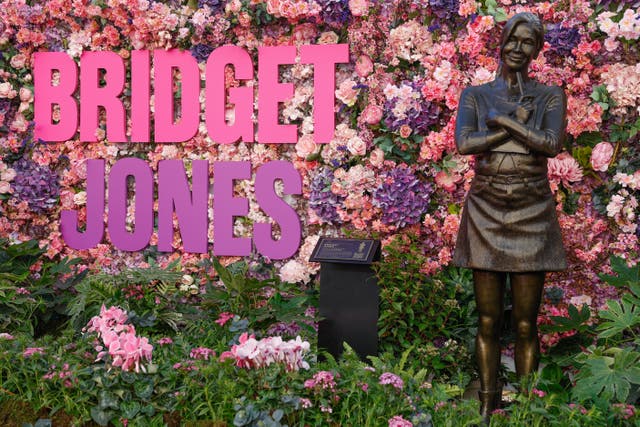 Bridget Jones statue unveiled at London landmark | The Independent