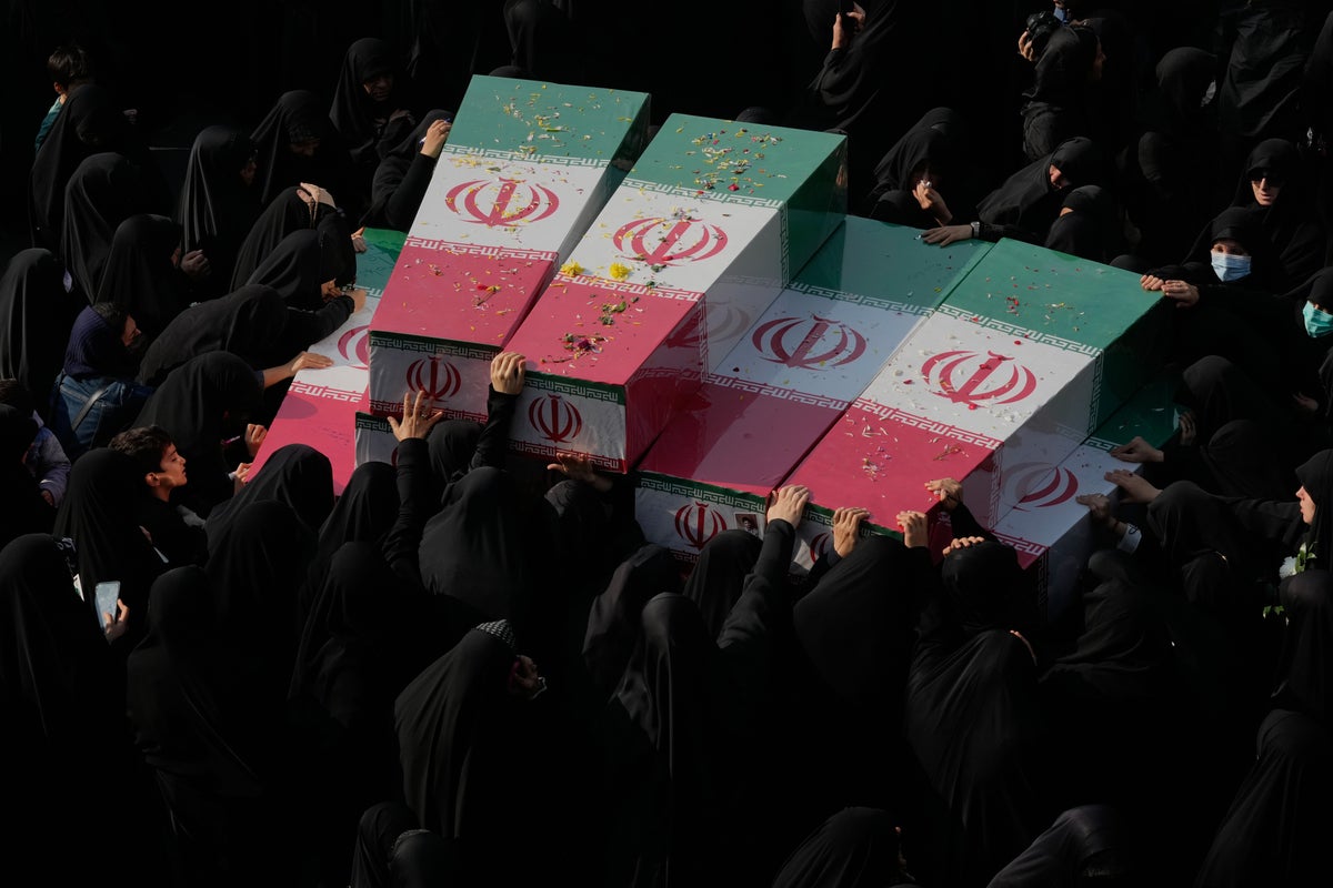 Photos show mourners in Tehran honoring the unknown soldiers killed in ...