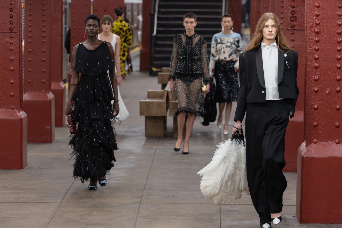 Chanel's new showman stages an ode to NYC with star-packed runway show ...