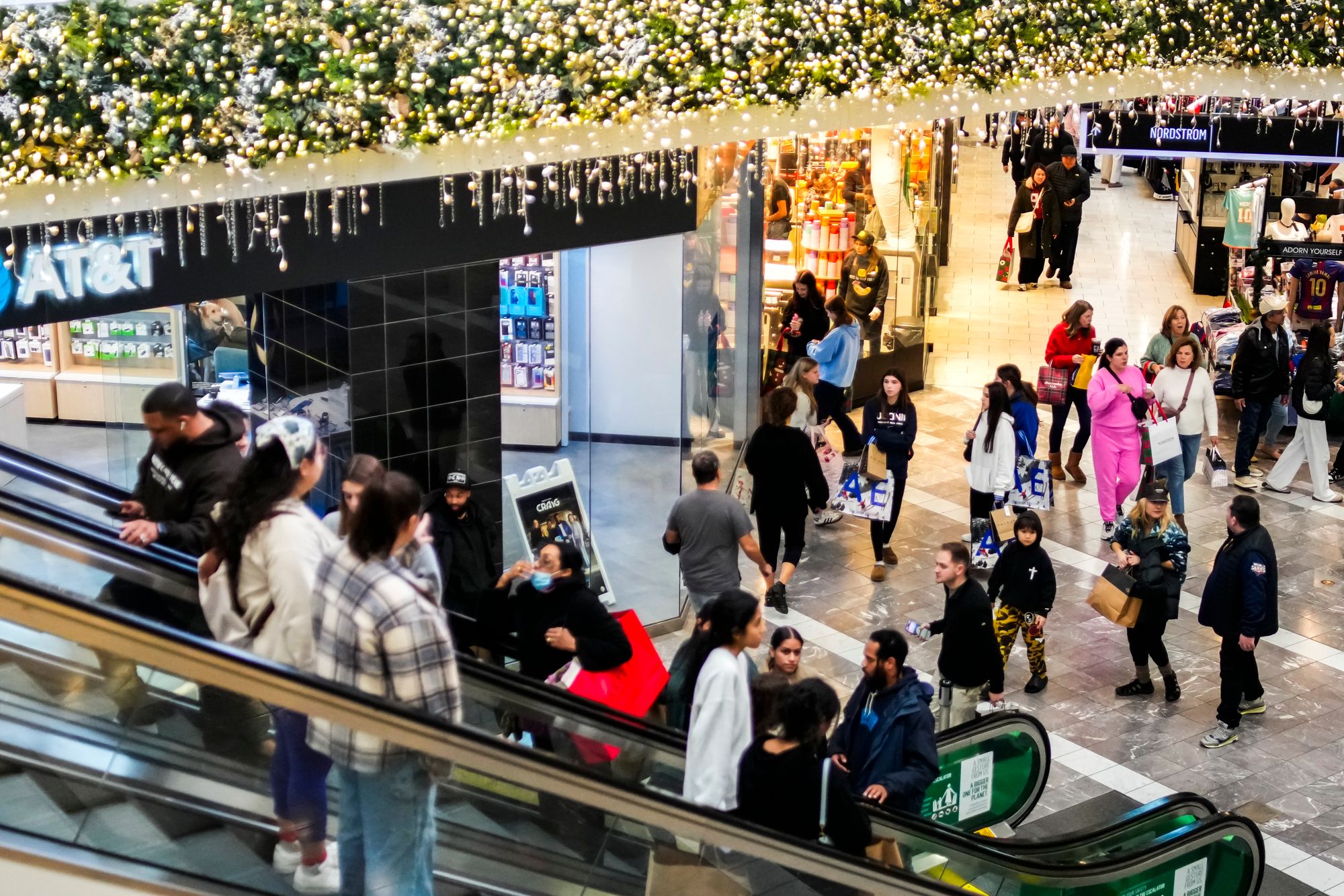 Experts reveal why store credit cards are a tricky option for buying ...