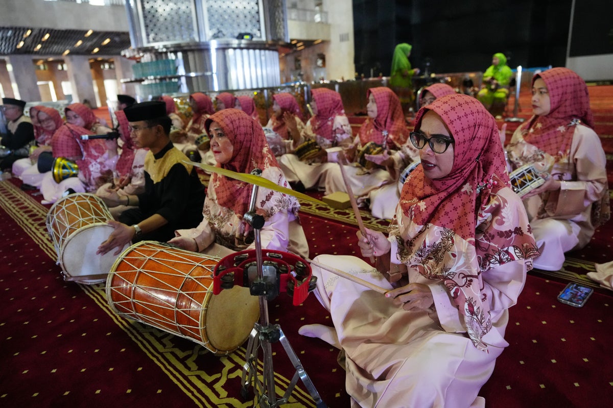 Photos capture the moment 51 couples tie the knot in Indonesian mass ...