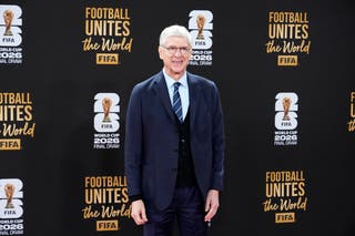 Would Arsene Wenger’s ‘Daylight’ offside law have led to more Premier ...
