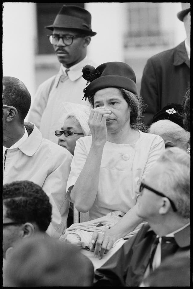 Never-before-seen photos of Rosa Parks during the Selma march ...