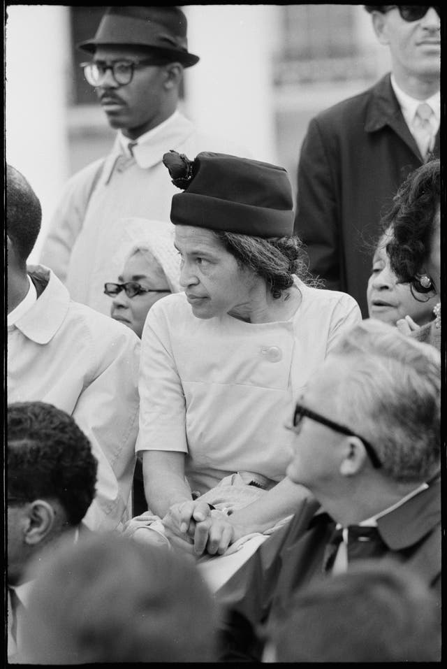 Never-before-seen photos of Rosa Parks during the Selma march ...