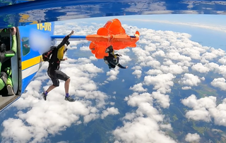 Skydiver survives after parachute gets caught on plane’s wing at 4,600m ...