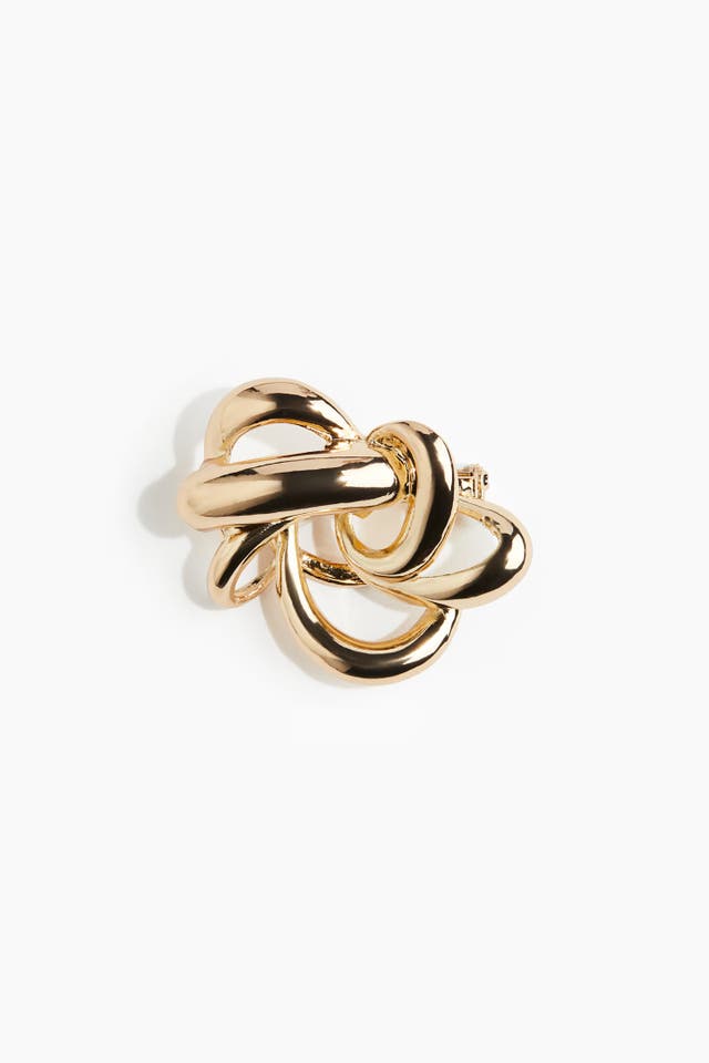 The biggest fashion trends for 2026: Brooches, broad shoulders and 80s ...
