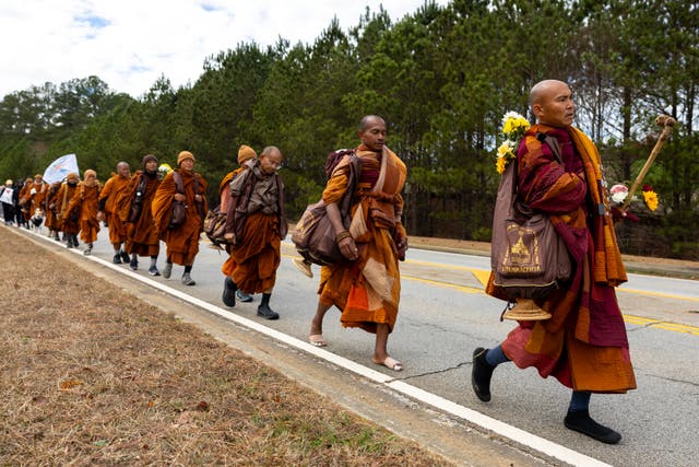 Buddhist monks persist in ‘peace walk’ across the US despite injuries ...