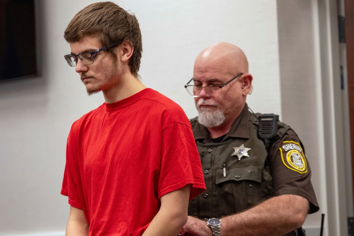 18-year-old who ‘killed parents to fund Trump assassination plot ...