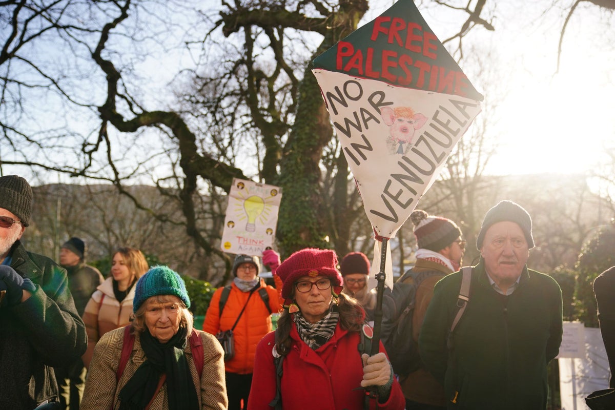 Protesters outside US consulate in Edinburgh call for release of Maduro ...