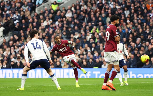 Thomas Frank faces fury of Tottenham fans after dramatic late defeat to ...
