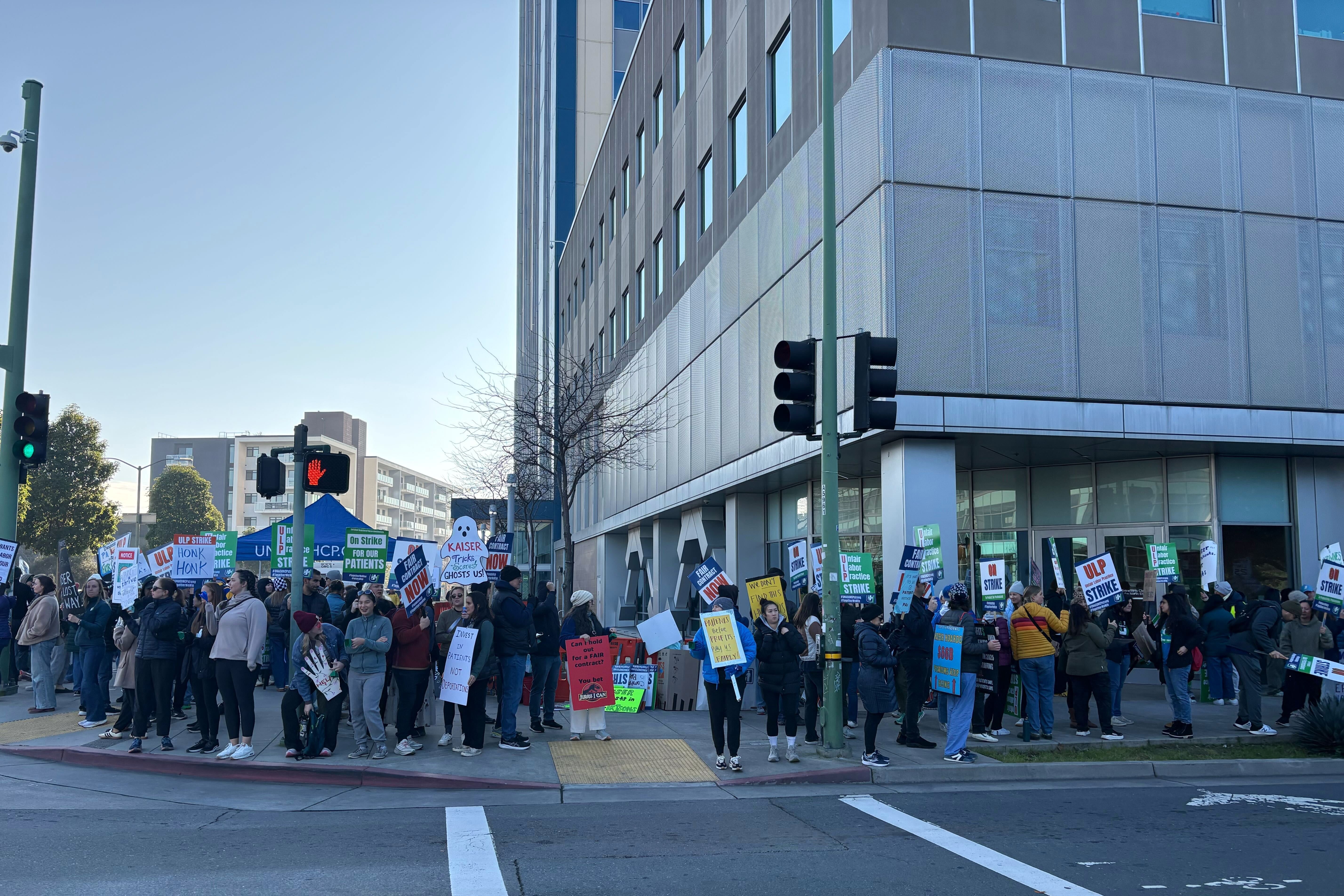 Another strike sends 31,000 Kaiser Permanente health care workers to ...