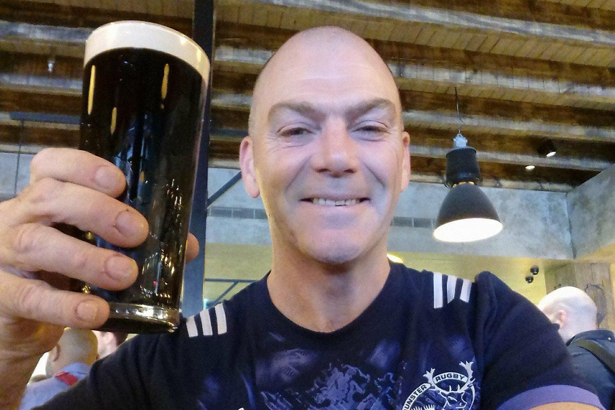 ‘Hero’ bus driver who was sacked after catching a thief demands apology ...