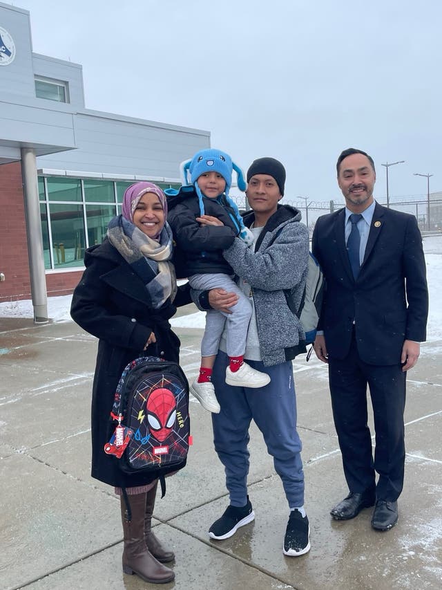 Five-year-old boy and his dad who were seized by ICE return home after ...