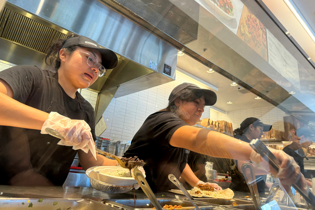 Chipotle is giving away $1M worth of meals during the Super Bowl – here ...