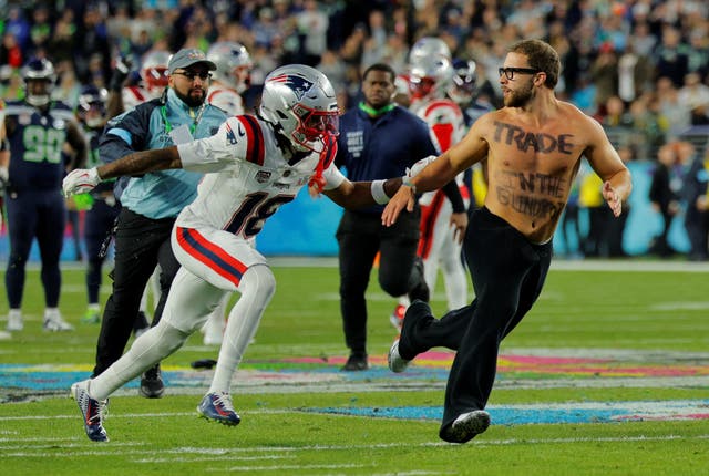 Streaker brings Super Bowl rout to a halt with cryptic crypto message ...