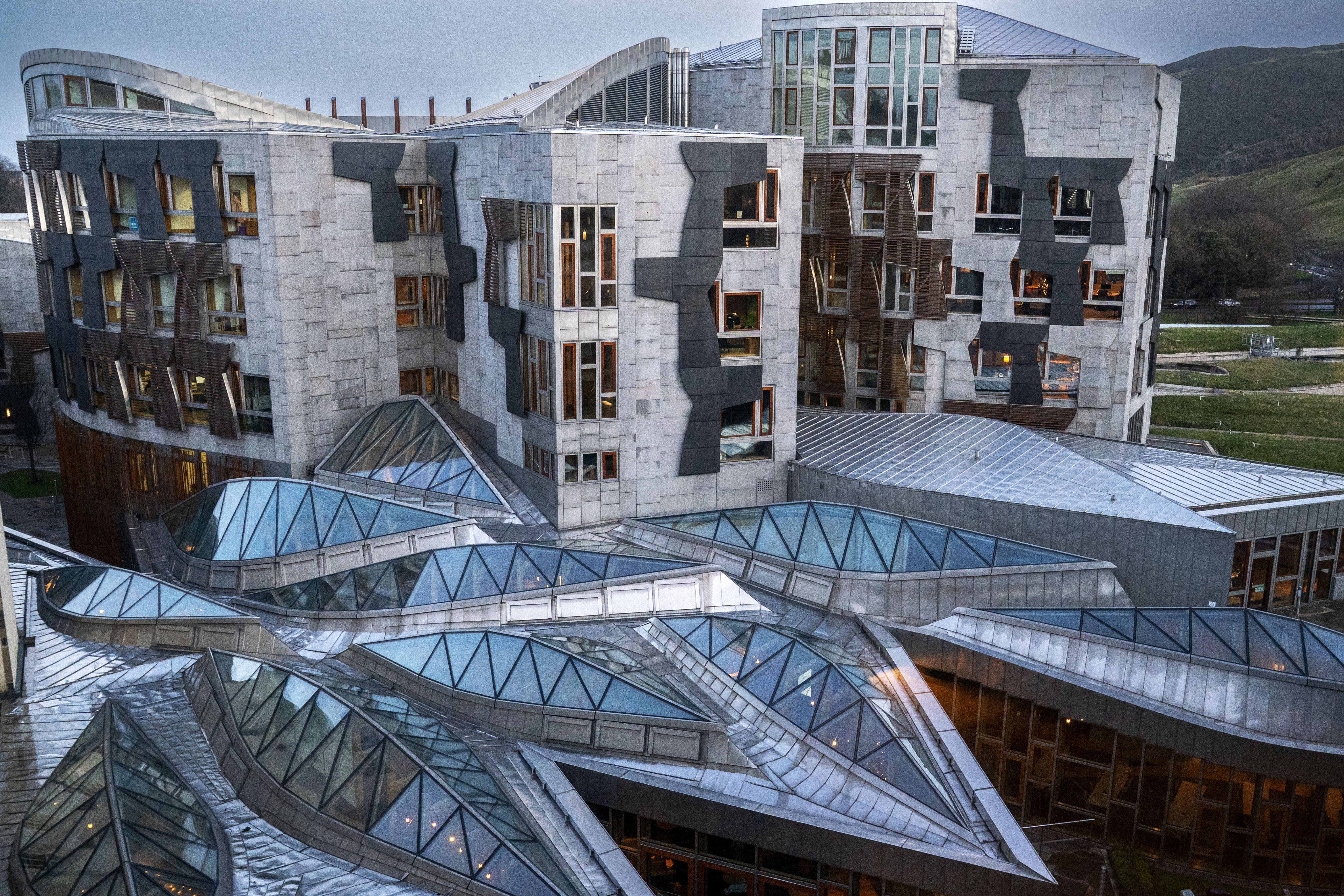 MSPs vote to back draft Budget as Lib Dems agree deal with Scottish ...