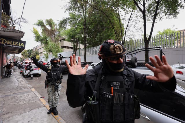 UK Foreign Office issues urgent Mexico travel warning as flights are ...