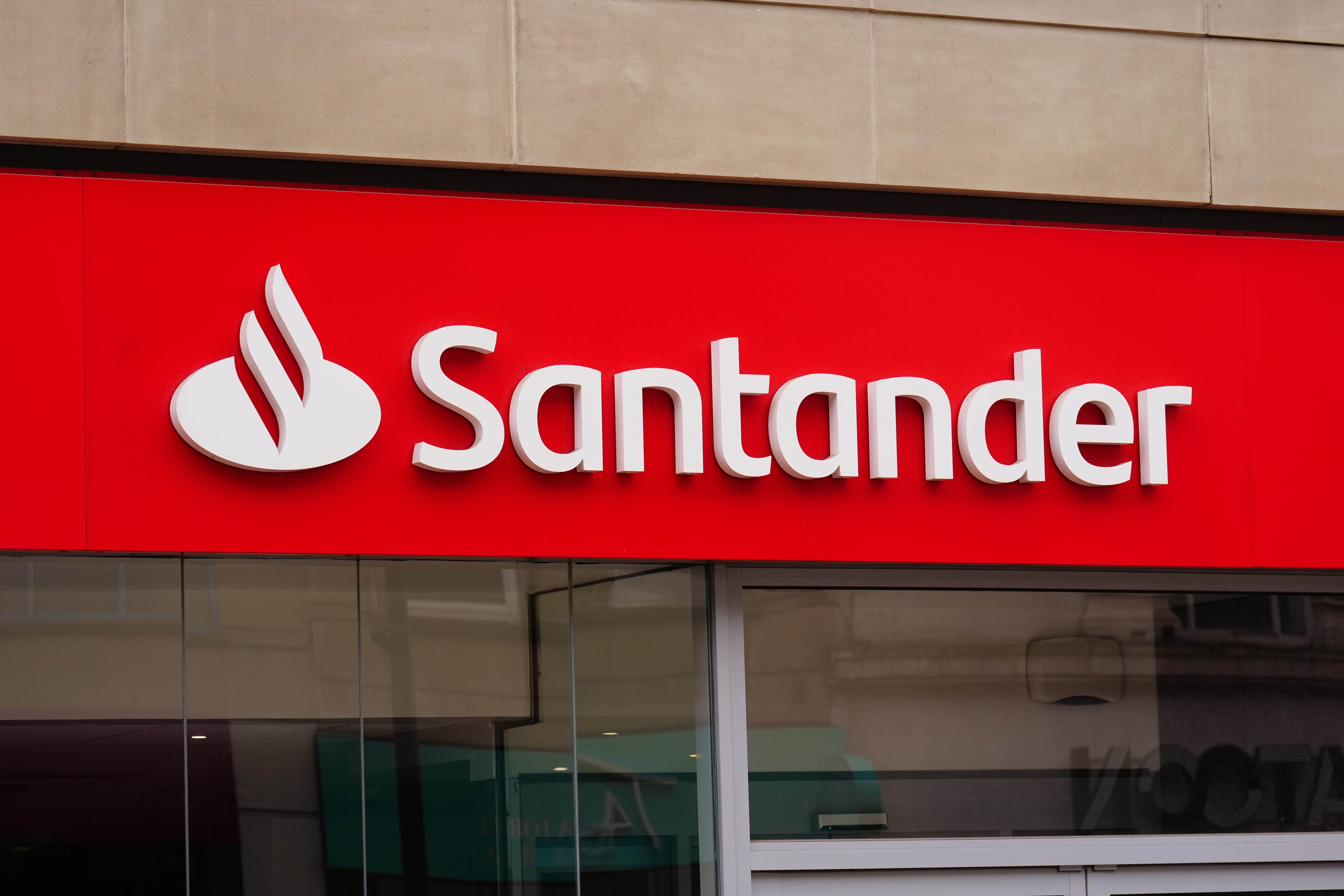 Santander aims for one billion euro boost from AI and wants 30m more ...