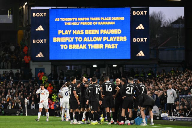 Leeds boss Daniel Farke slams referee as he calls for red card after ...