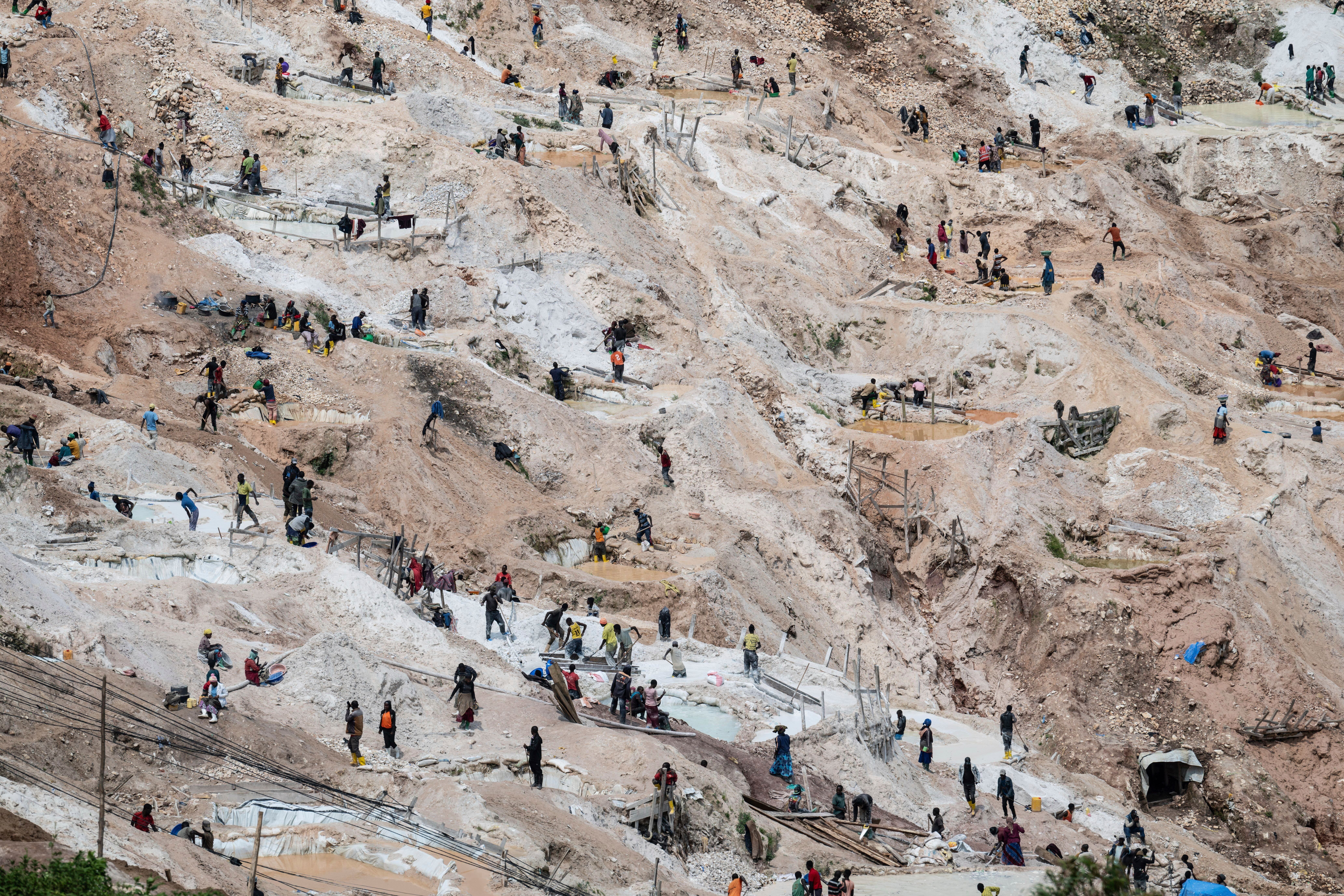 At least 200 dead in a Congo coltan mine collapse, authorities say, as ...