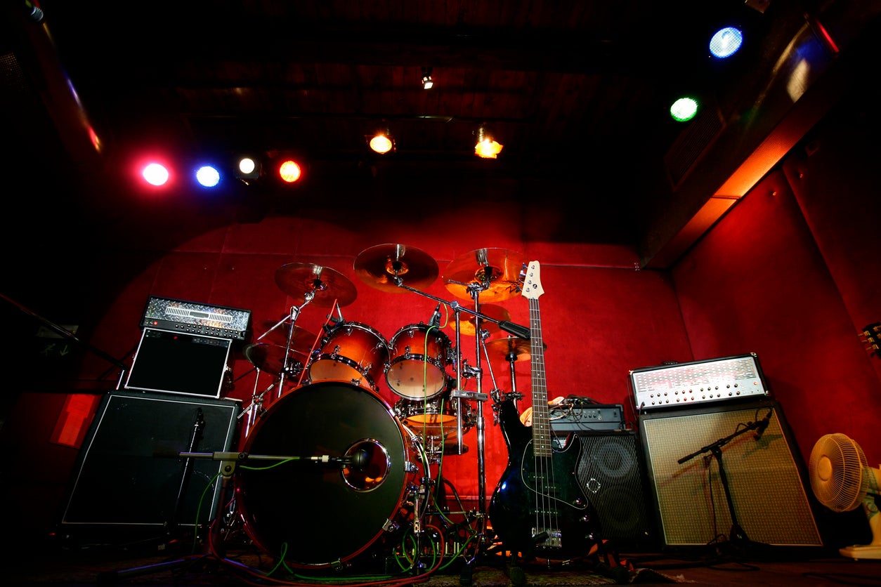 Rock band frontman dies just months after revealing devastating ...