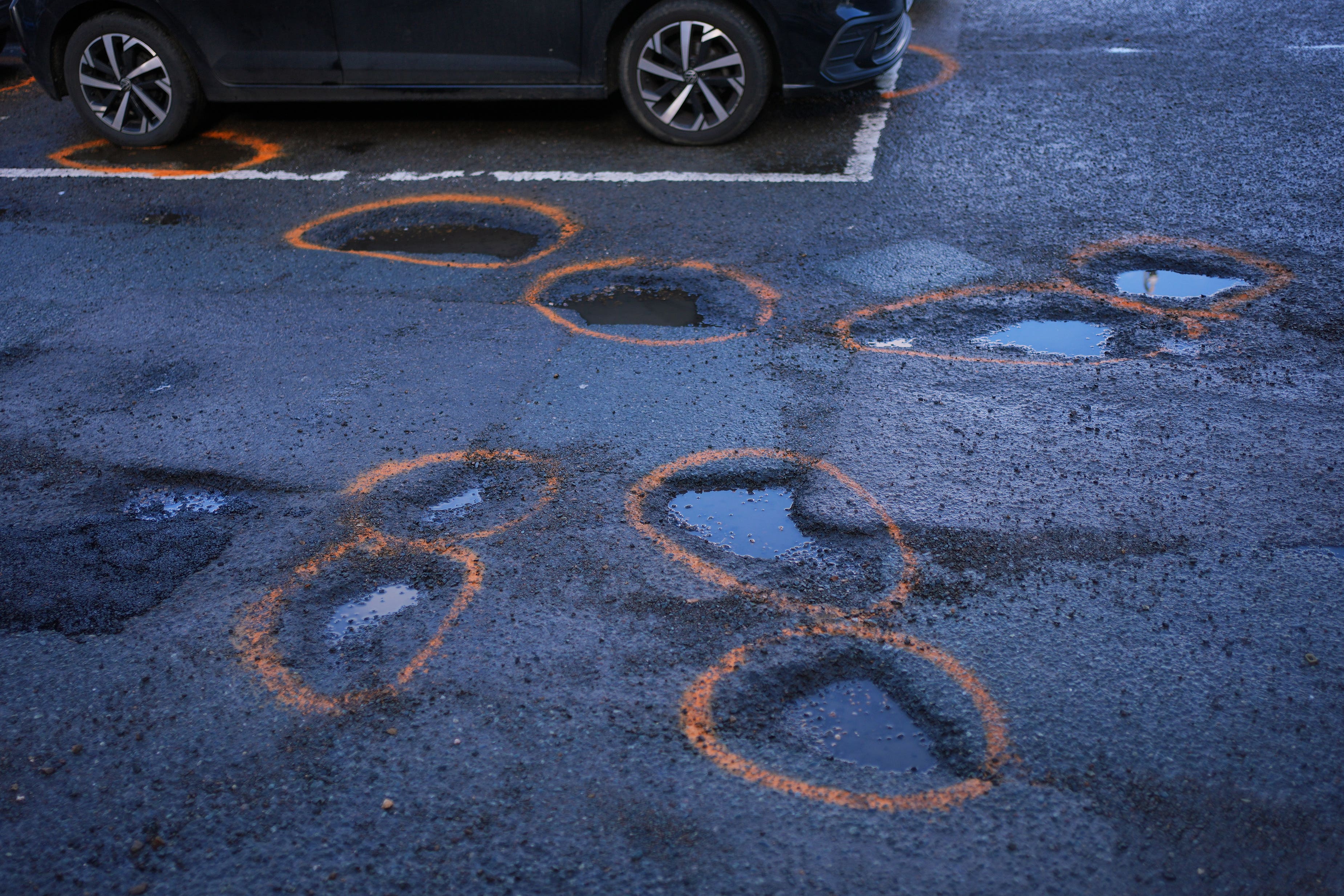 Pothole crisis branded a ‘national disgrace’ as repair bill hits £18.6 ...