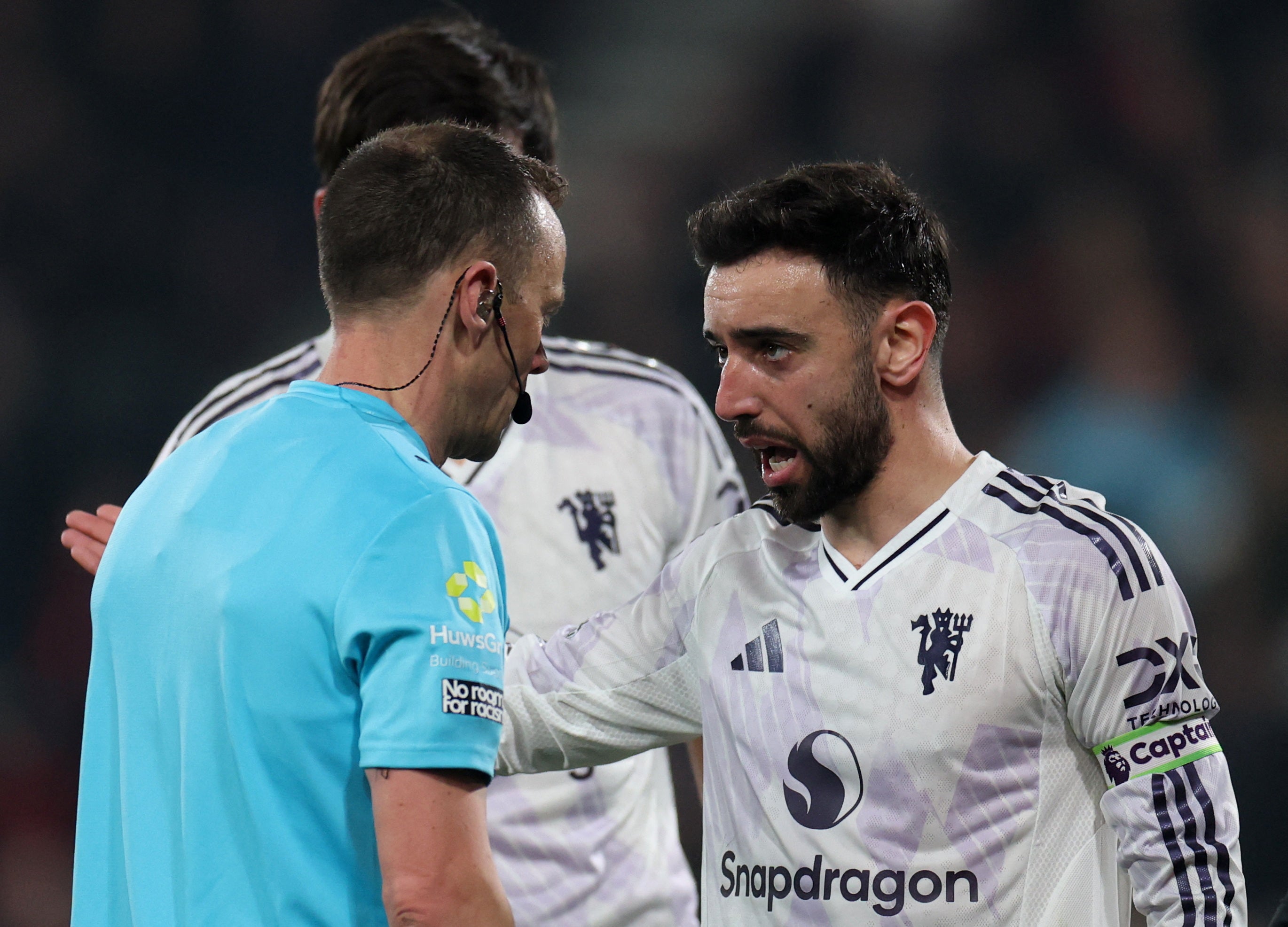Bournemouth v Manchester United LIVE: Fernandes fumes at ‘baffling ...