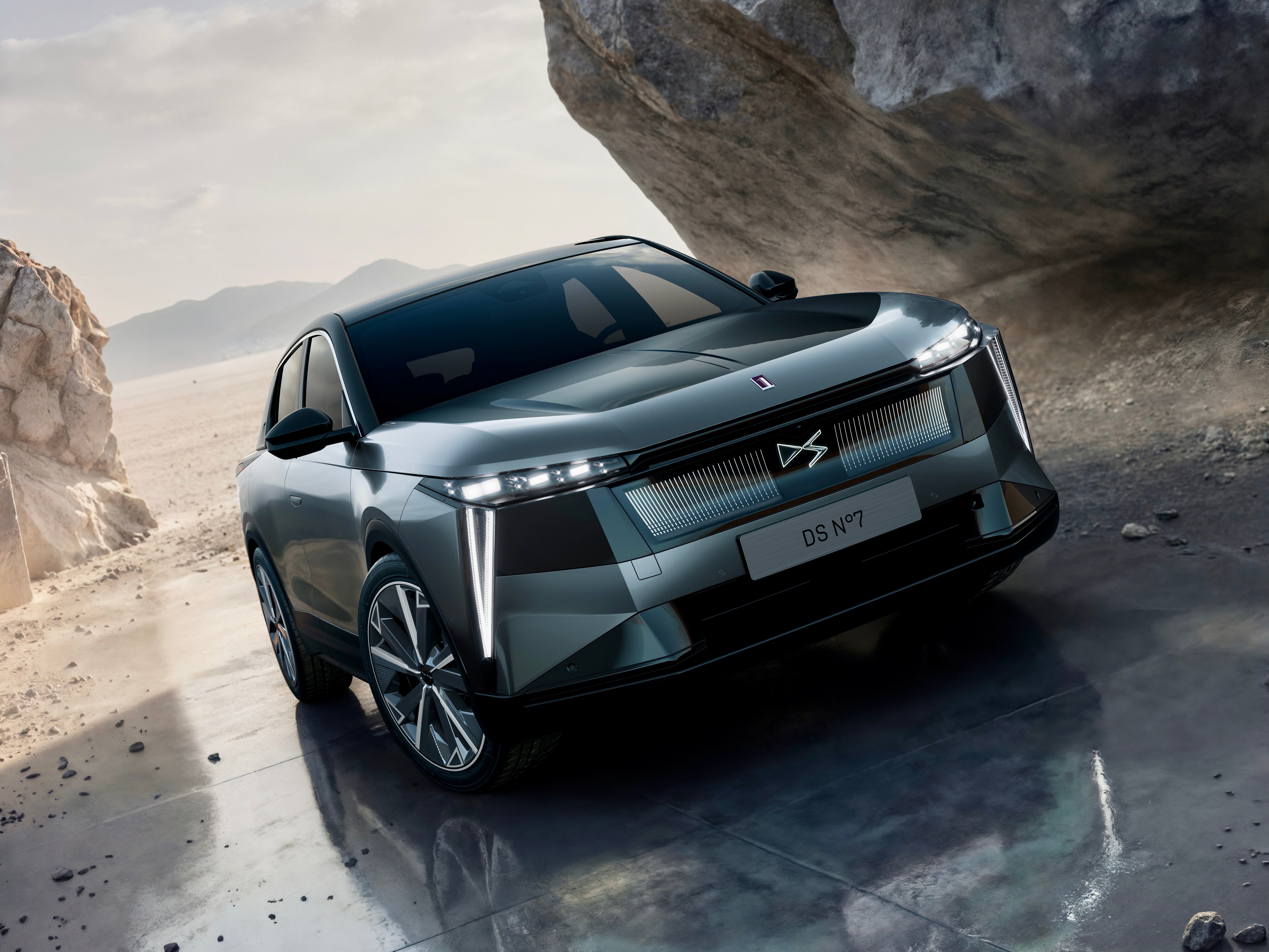 DS No7 arrives with up to 460-mile range as posh French brand reinvents ...