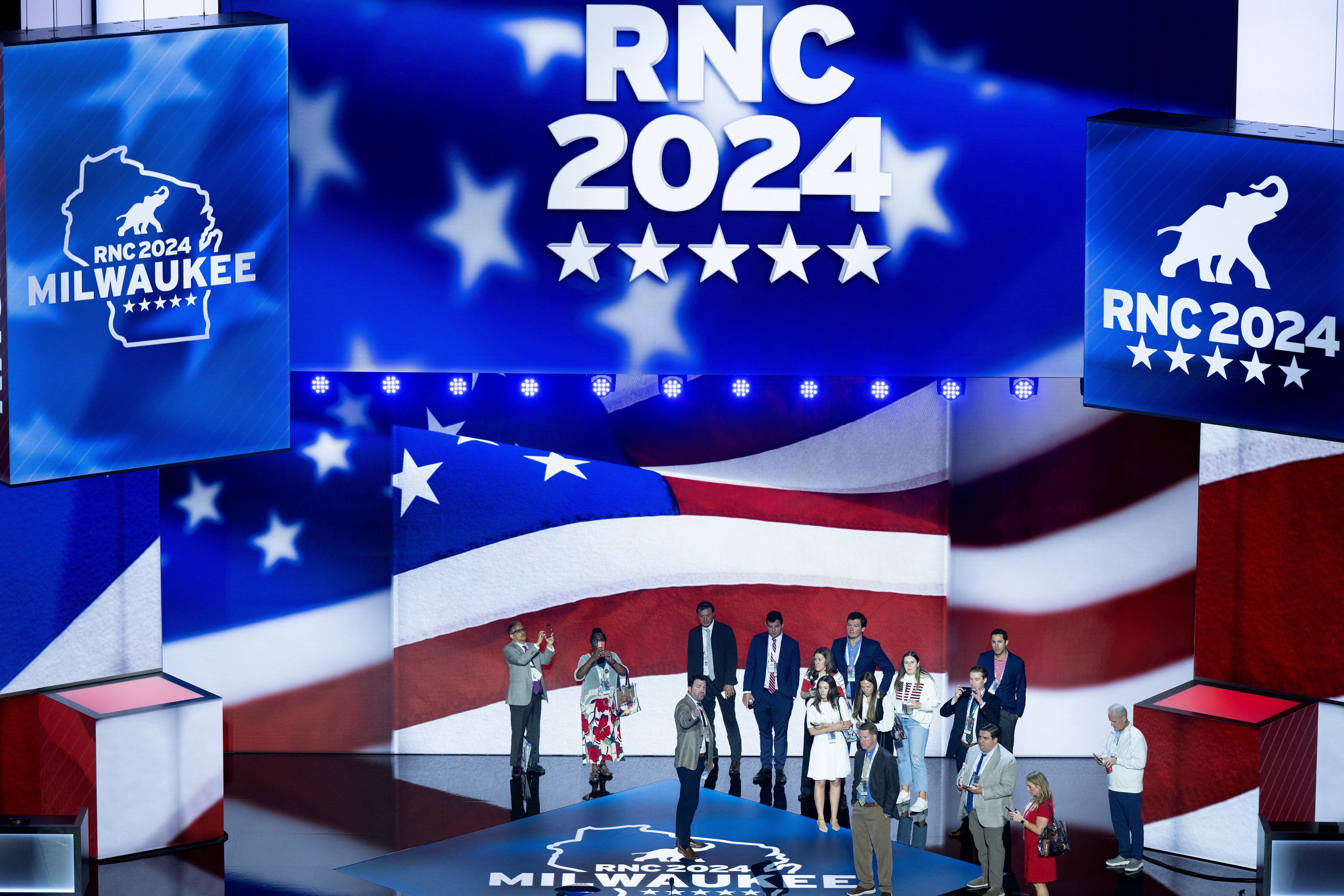 Trump and the RNC are moving forward on plans for a midterm convention ...