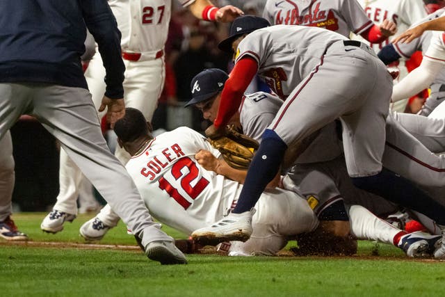 Chaos erupts at MLB game as two former teammates are ejected for ...