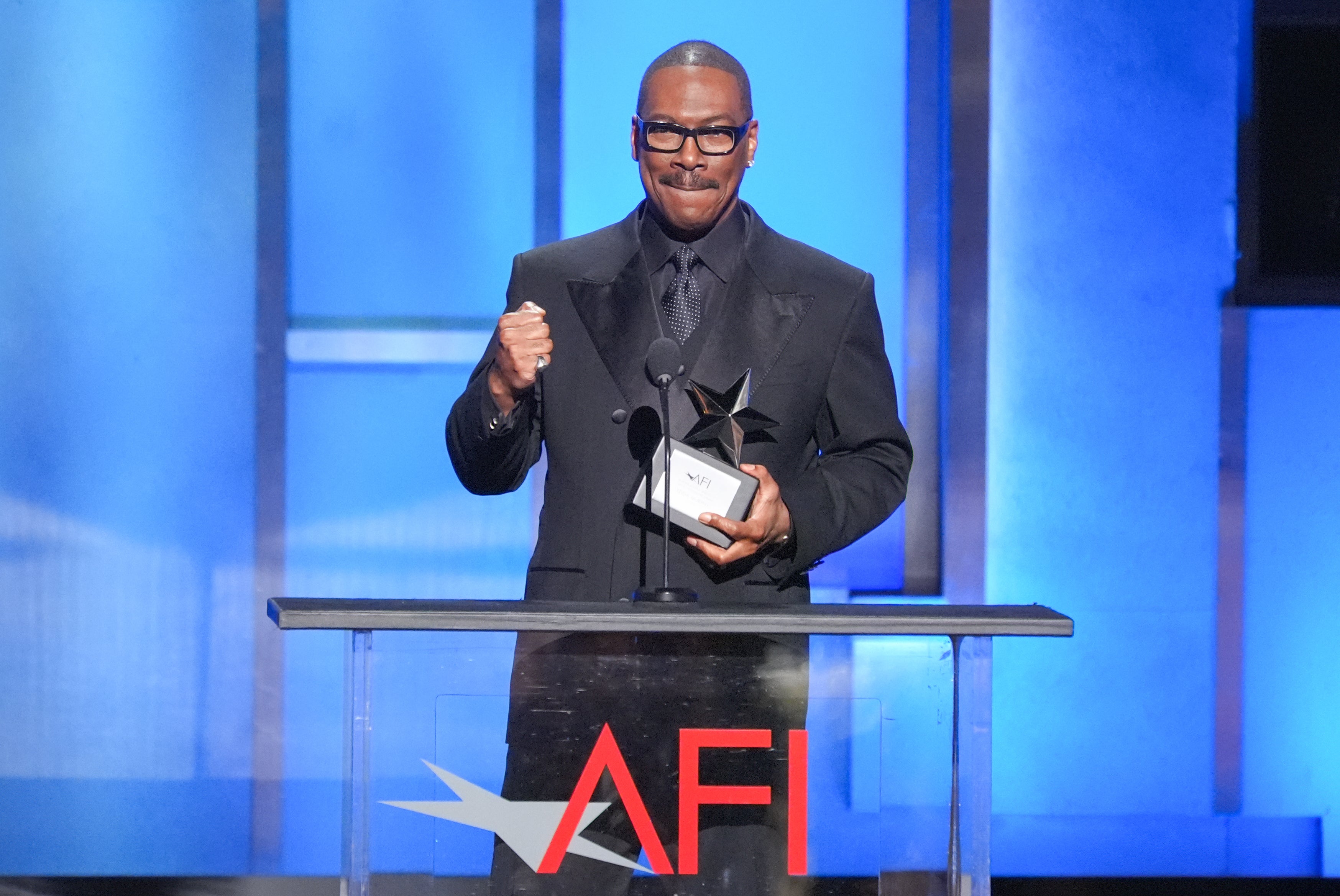 Eddie Murphy receives life achievement award by AFI, drawing standing ...