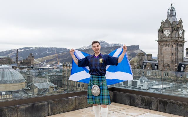 Man aiming to be first-ever to trek across US wearing kilt shares his ...