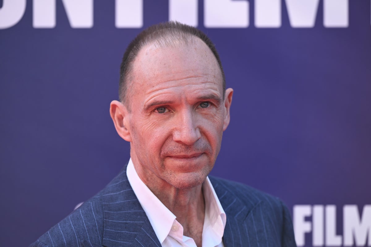 Famed ‘Conclave’ actor Ralph Fiennes praises Pope Leo standing up to ...