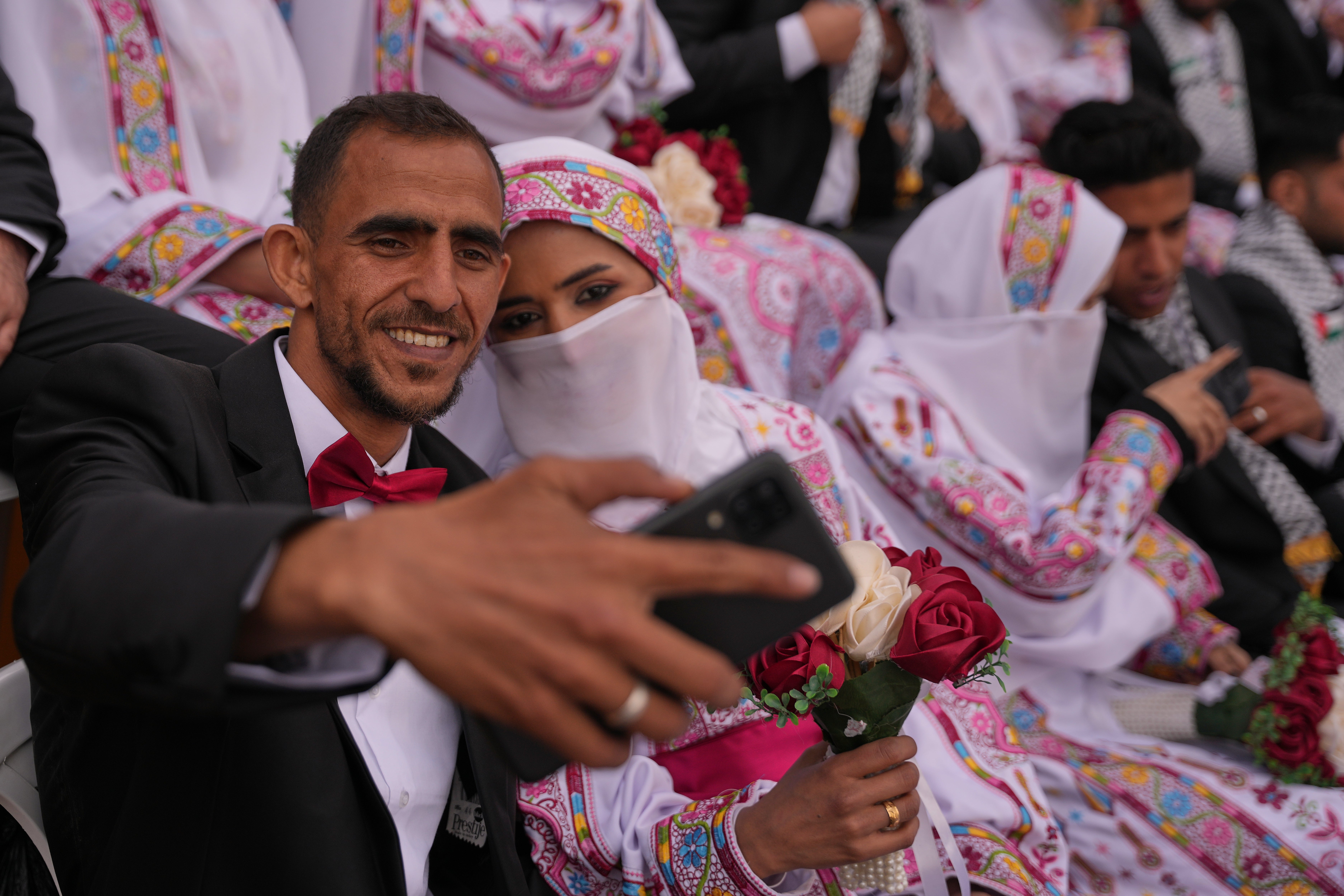 Photos show Palestinian couples celebrating a mass wedding in Gaza ...