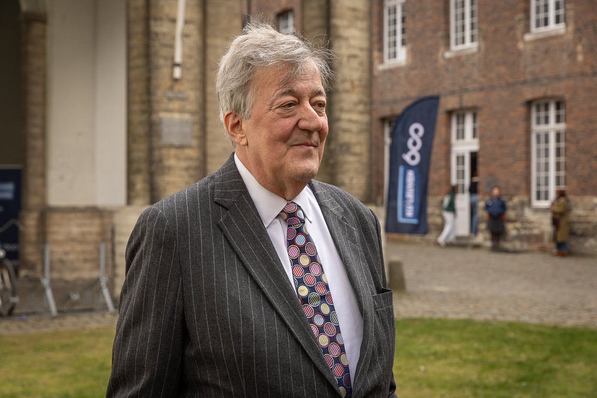 Sir Stephen Fry sues conference for up to £100,000 after fall from ...
