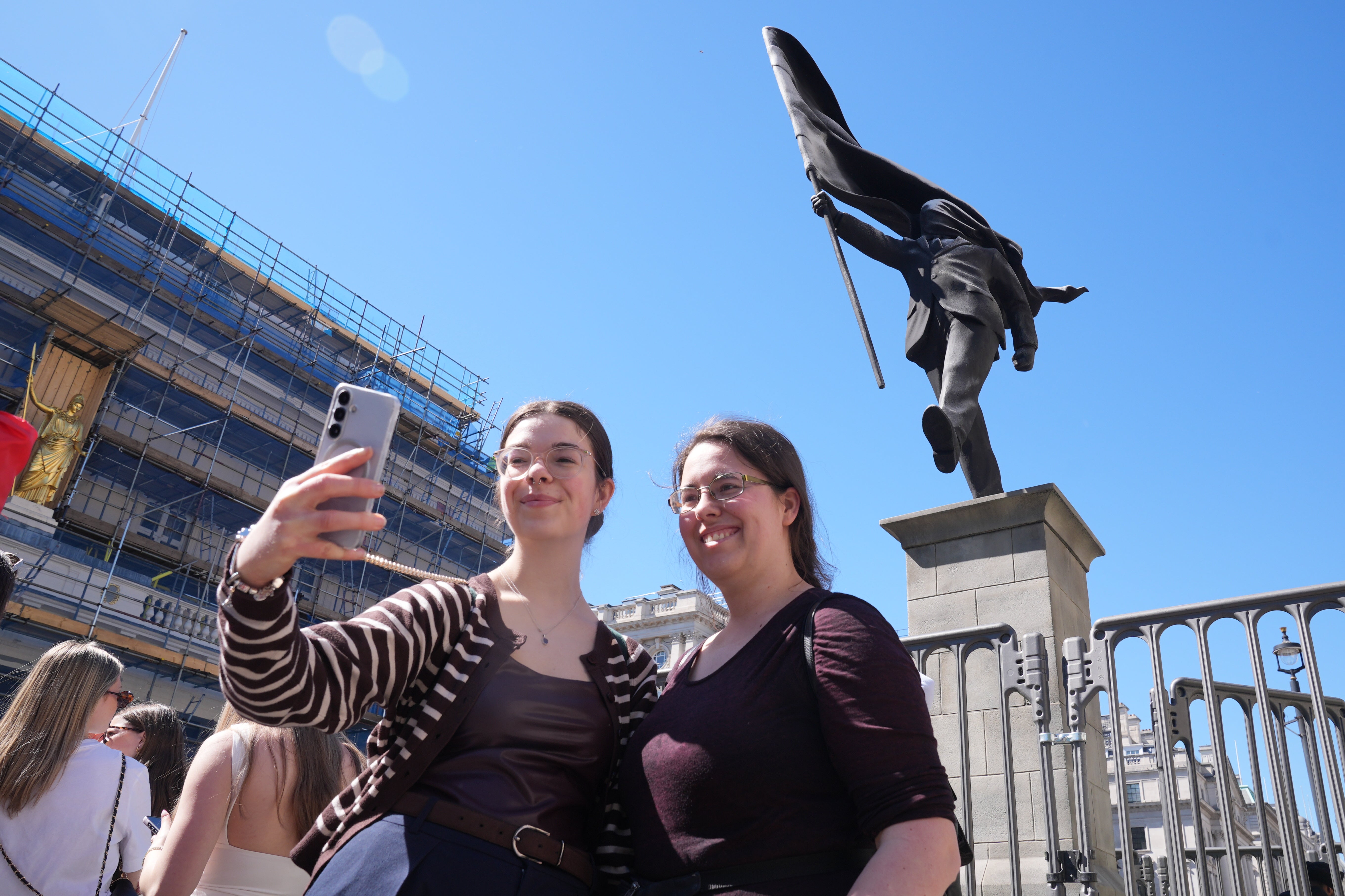 Banksy signature seen on sculpture in London – here’s what to know ...