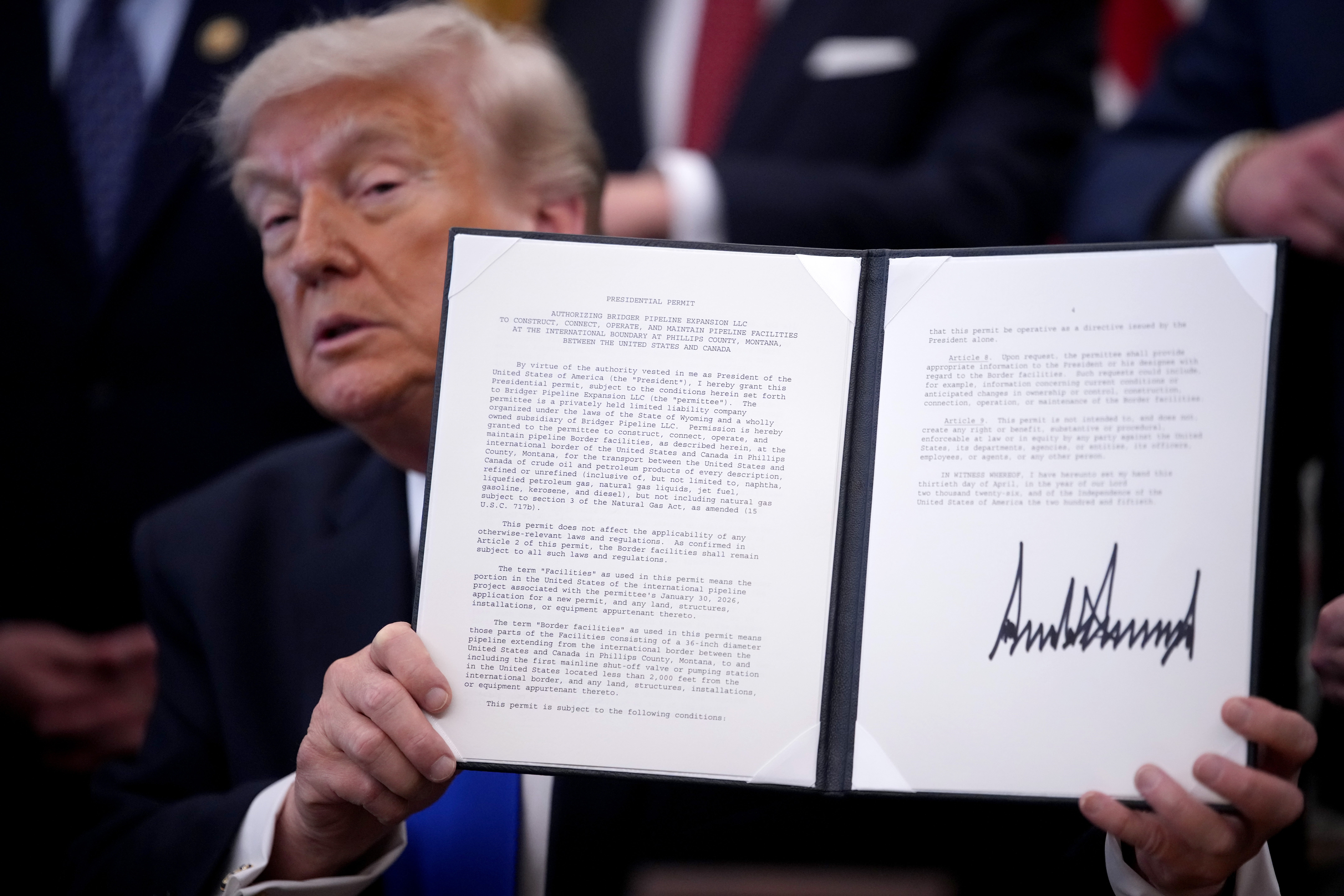 Trump signs executive order to expand retirement account access for ...