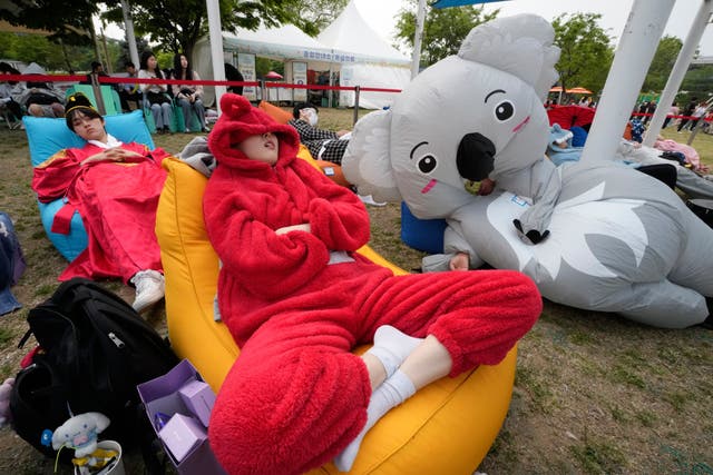 Hundreds turn out for ‘power nap contest’ in sleep-deprived Seoul | The ...