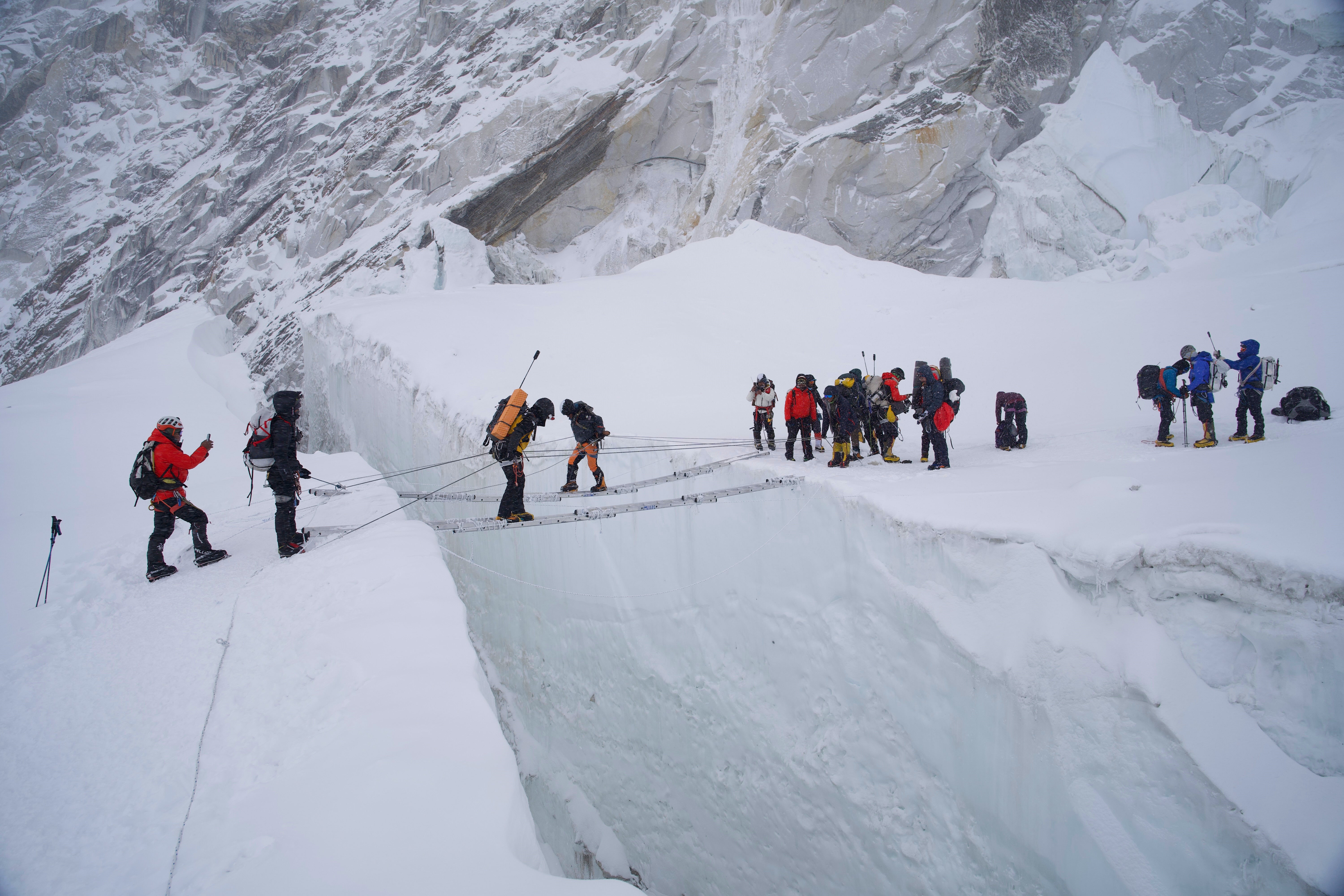 Hundreds of climbers attempting to scale Mount Everest despite unstable ...