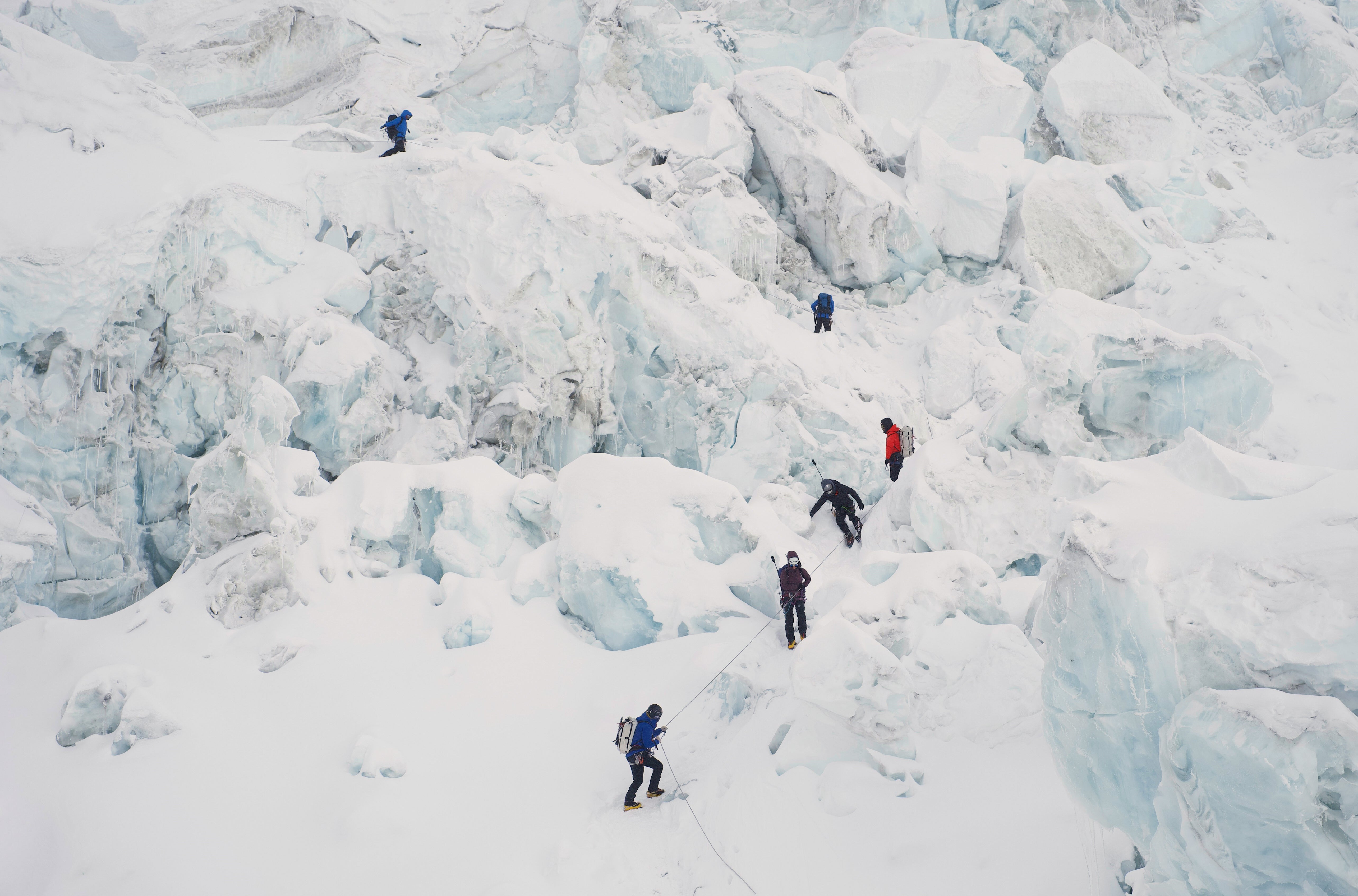 Hundreds of climbers attempting to scale Mount Everest despite unstable ...